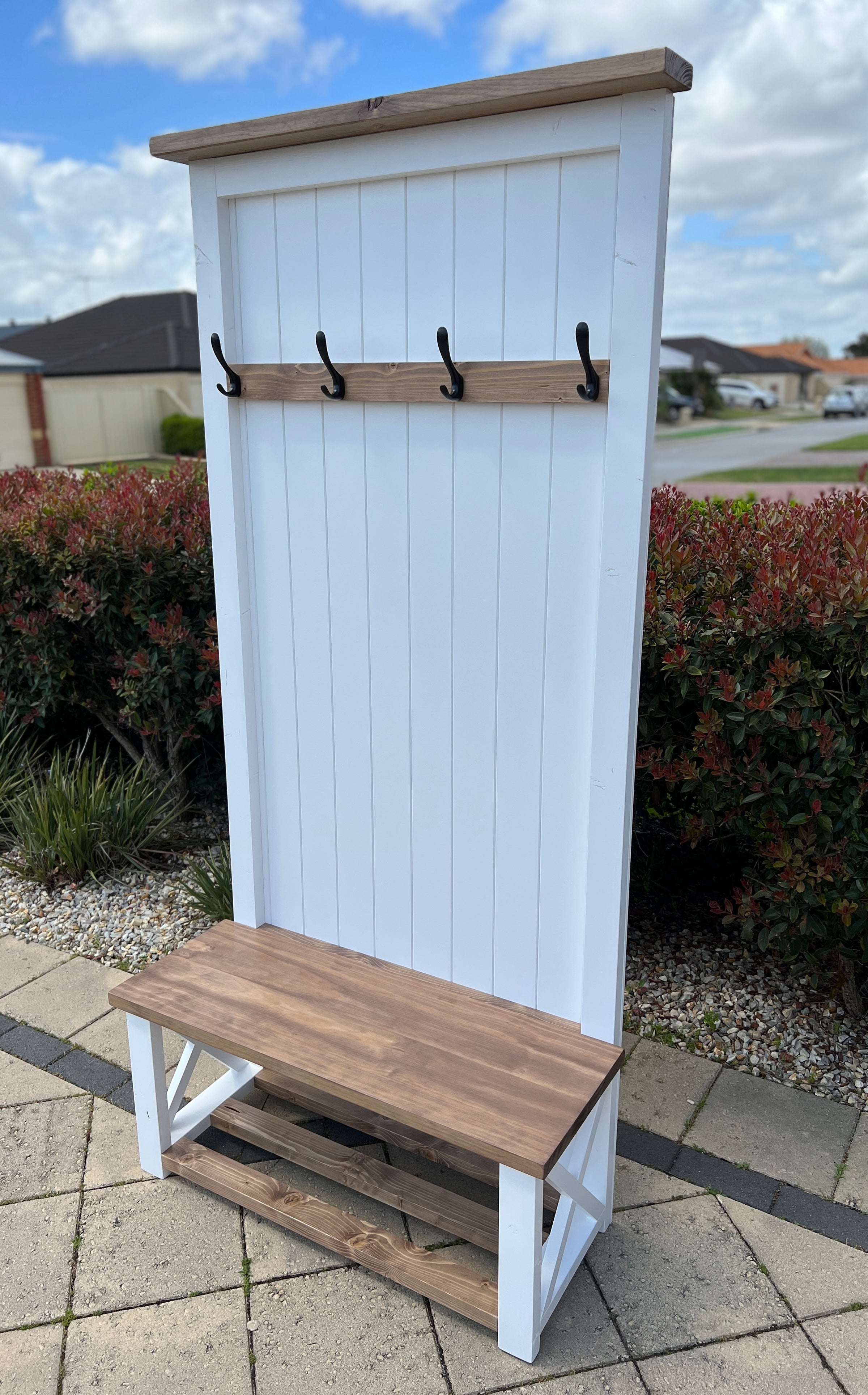 Farmhouse Mudroom Bench | Stylish and Budget-Friendly Storage Solution ...